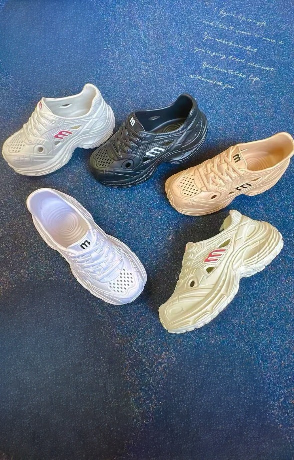Ladies Takkies – China Discounters